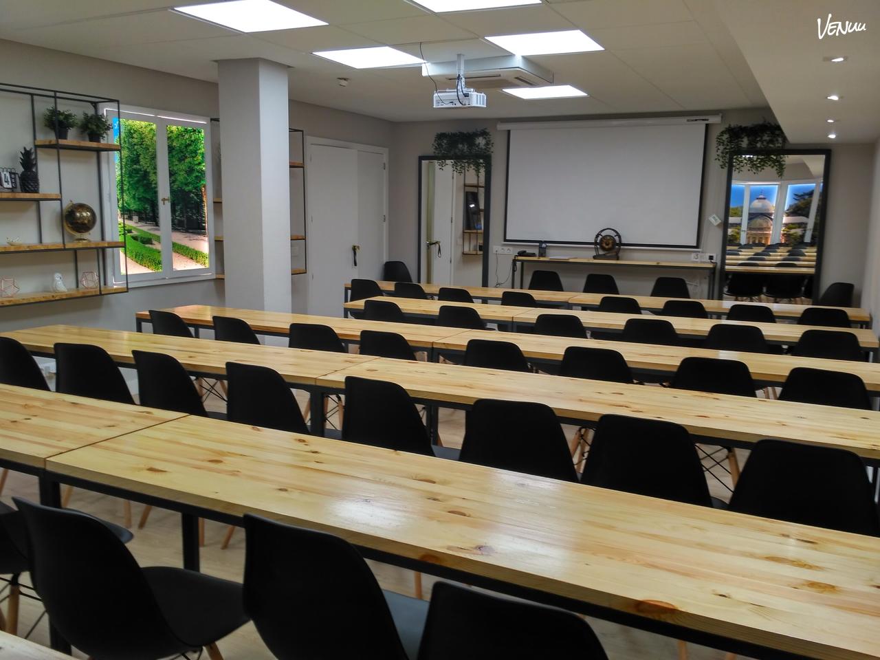 Sala Multiusos - Imágenes y precios - Venuu.com