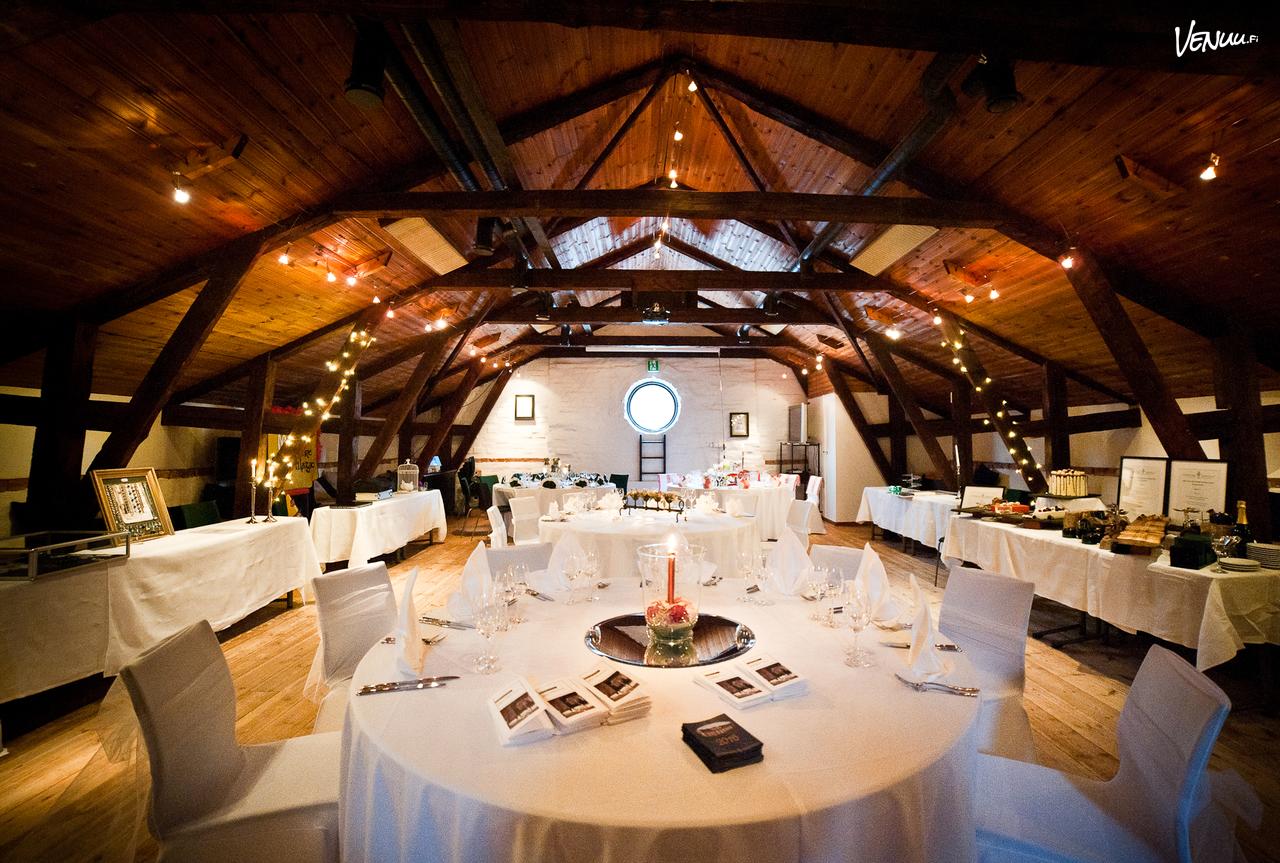 Mustion Linna / Talli - Katso kuvat ja varaa helposti - Venuu.fi