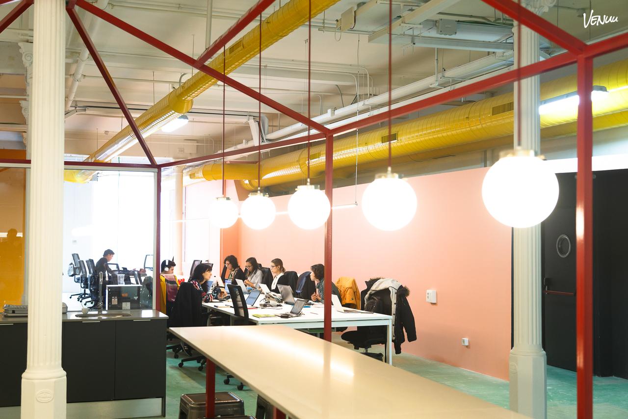 Sala de reunión Moulin Rouge - CREC Eixample - Reserva - Venuu.com