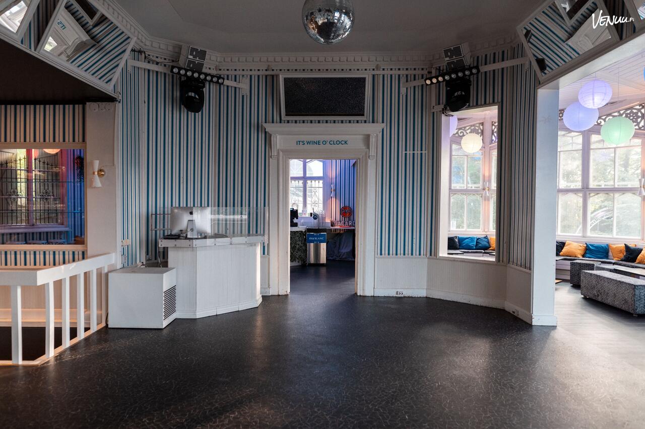 Samppalinna / Pääsali - Katso kuvat ja varaa helposti - Venuu.fi