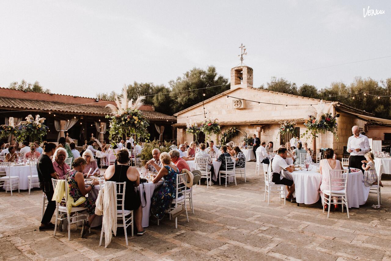 Es Revellar Art Resort / Plaza de la Capilla - Reserva - Venuu.com