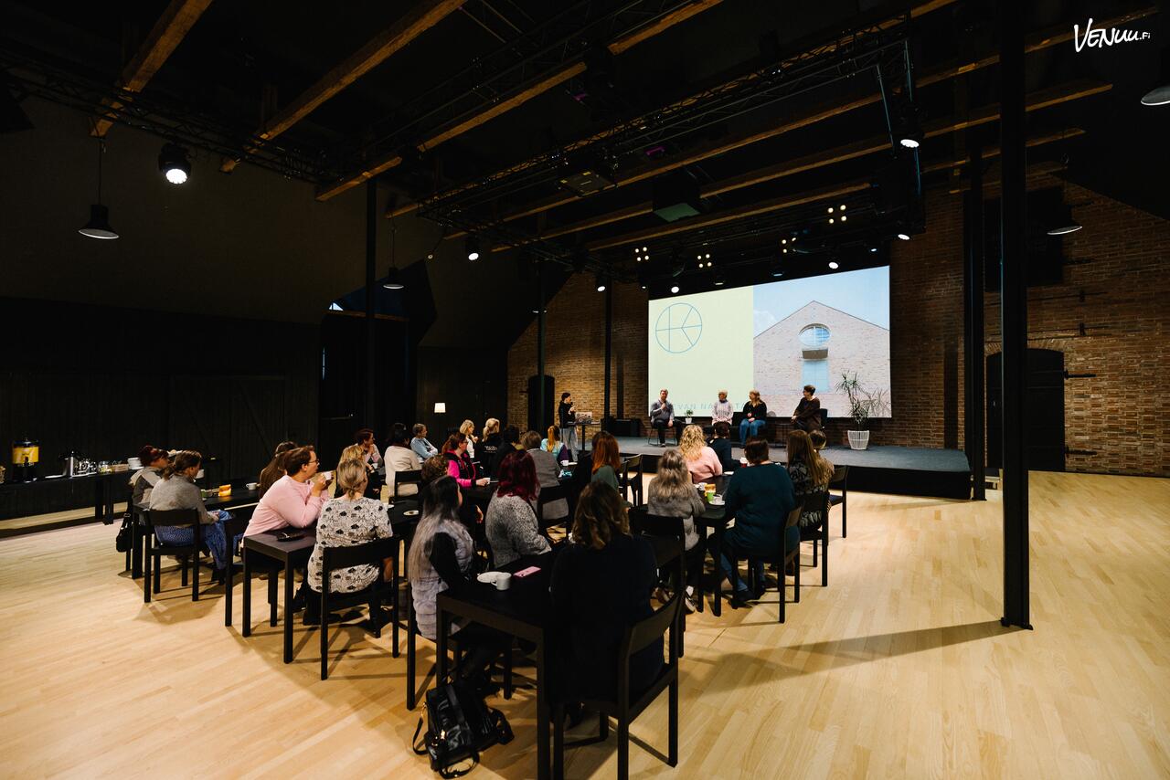 Kalevan Navetta / Hugo-sali - Katso kuvat ja varaa helposti - Venuu.fi