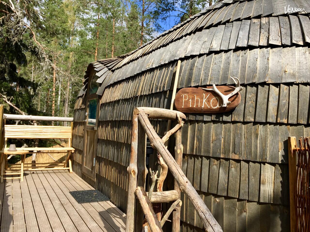 Elämys: Nuuksion Poropuisto | Yö päremajassa Pihka - Katso - Venuu.fi