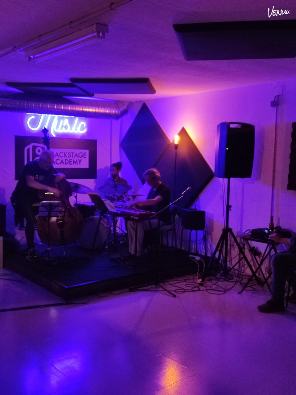 Backstage Academy - Reserva para tu evento - Venuu.com